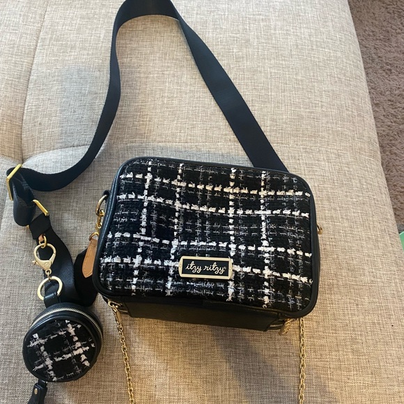 Itzy Ritzy | Bags | Itzy Ritzy Kelly Crossbody With Paci Pod And Amazon ...